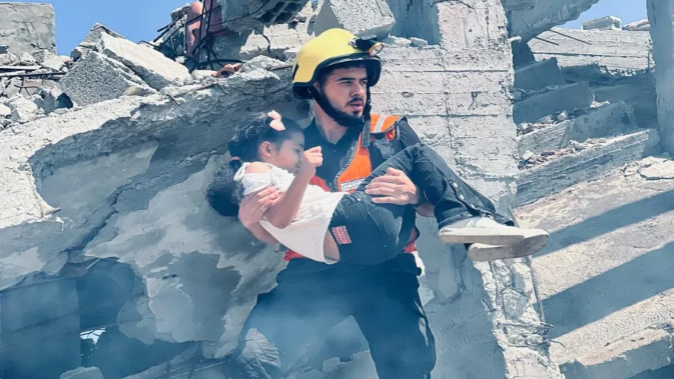 Trapped Under Rubble, No Rescue in Sight - شبكة نوى، فلسطينيات